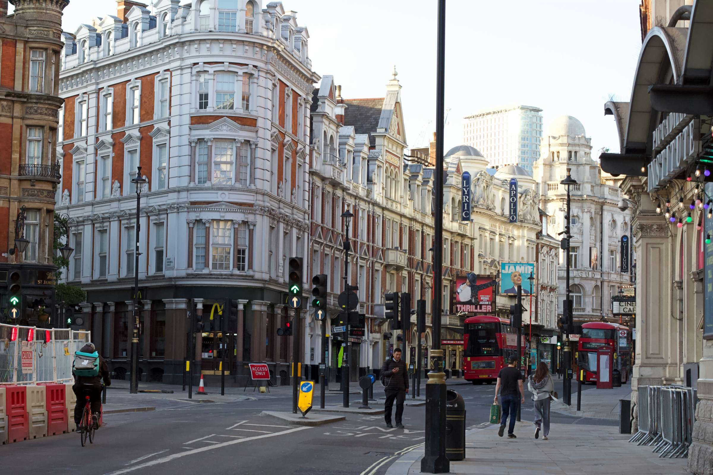 Sites and Insights: An Expert-Led London Welcome Tour - Context Travel