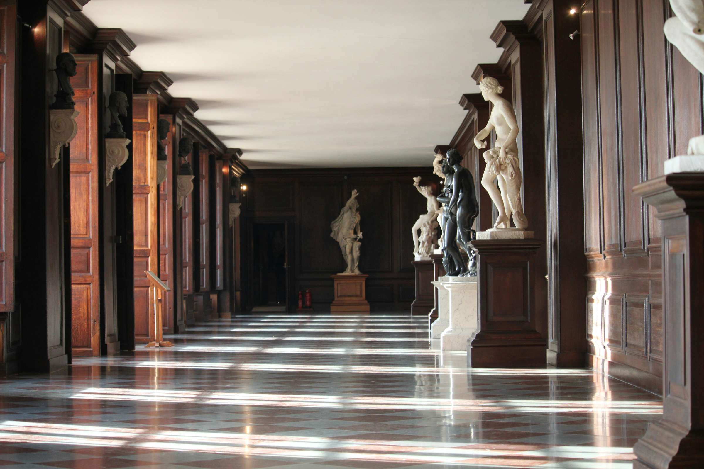 Private Hampton Court Palace Tour from London