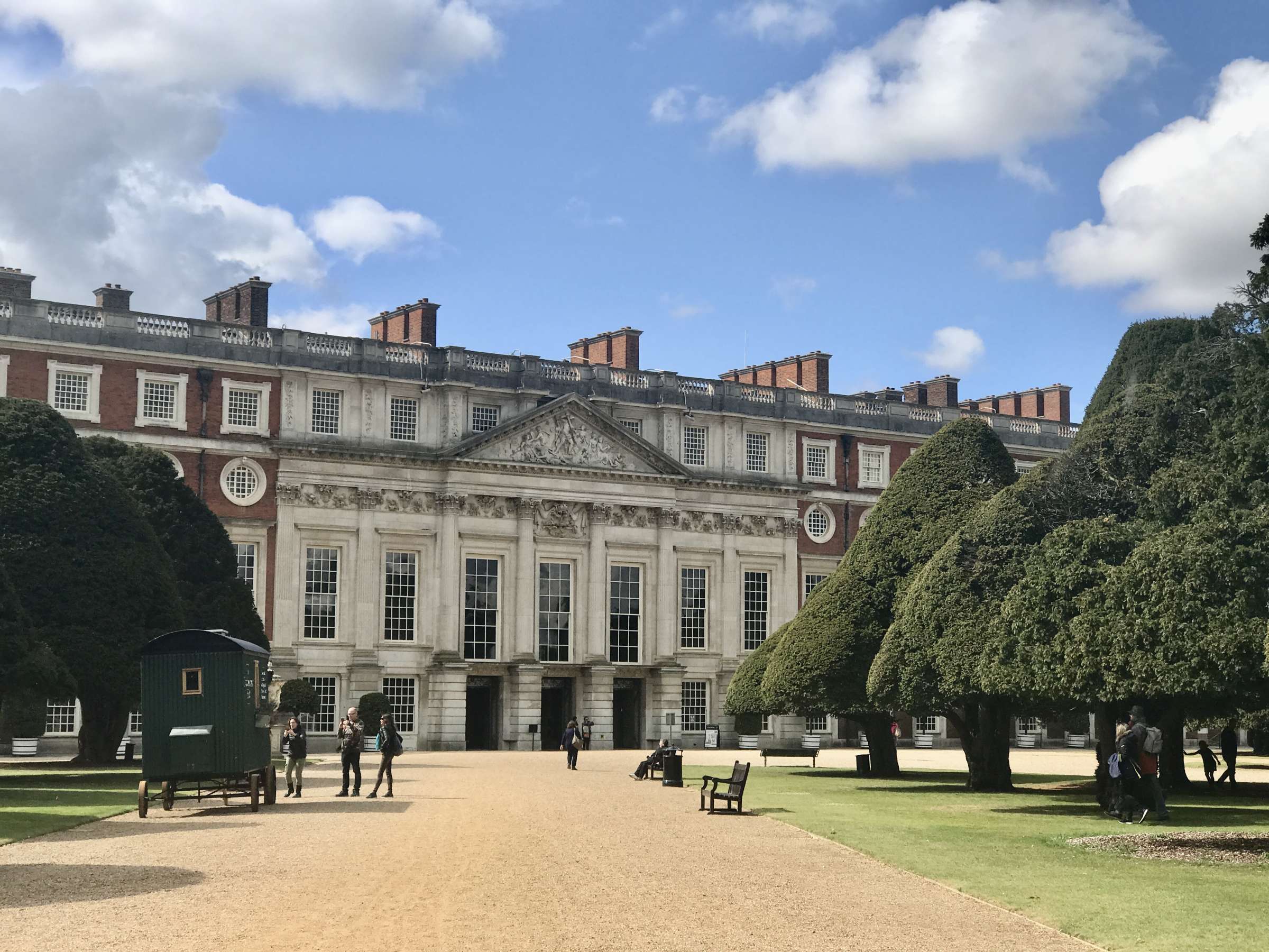 Private Hampton Court Palace Tour from London